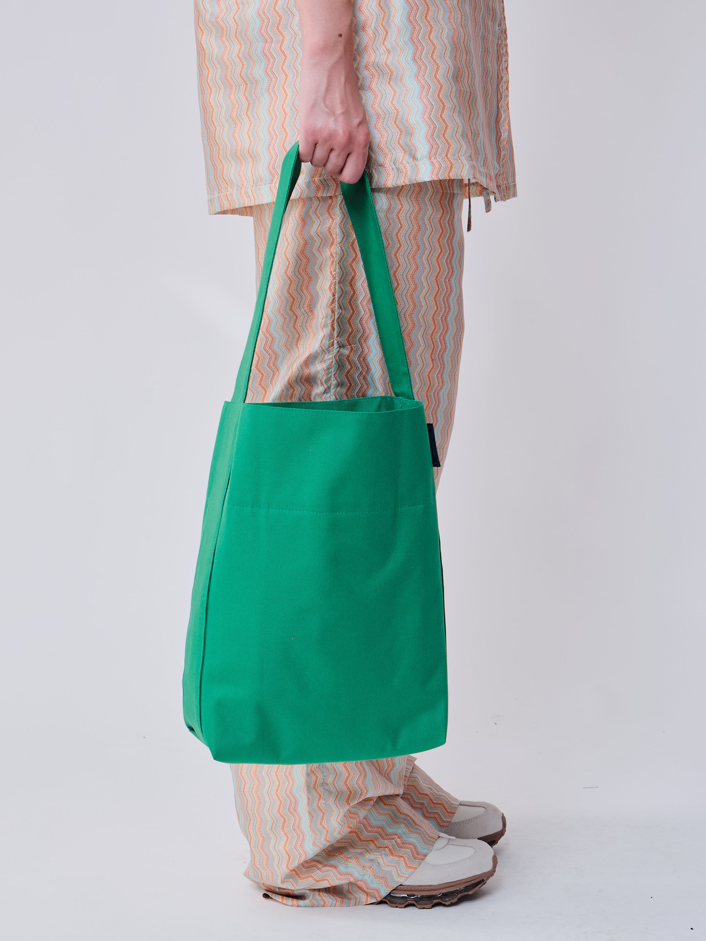 Waterproof Midi Bucket in Kelly Green – Kaan